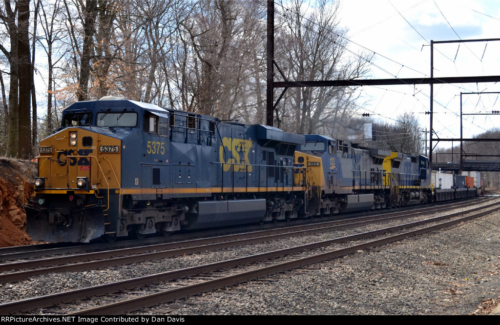 CSX ES40DC 5375 leads Q032-13